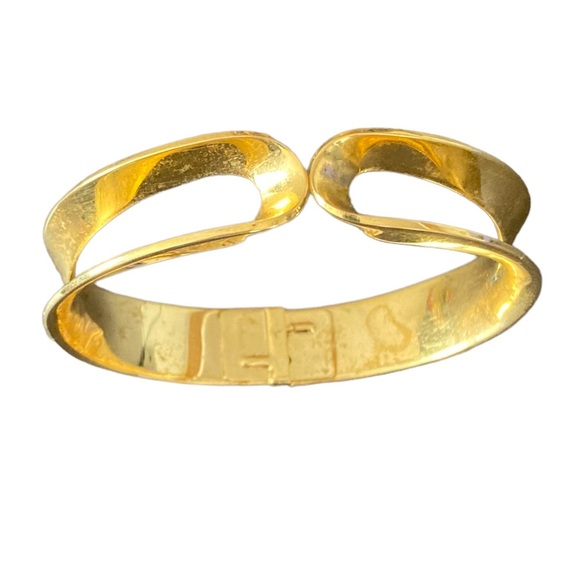Trifari | Jewelry | Vintage Crown Trifari Gold Tone Hinged Bangle ...